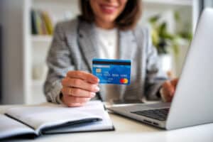 10 Poor Habits That Keep the Middle Class from Becoming Rich - New Trader U