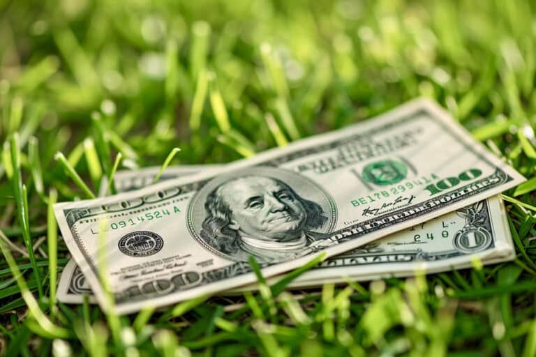 4 Ways the Upper Class Handles Inflation That the Middle Class Could Learn From - New Trader U