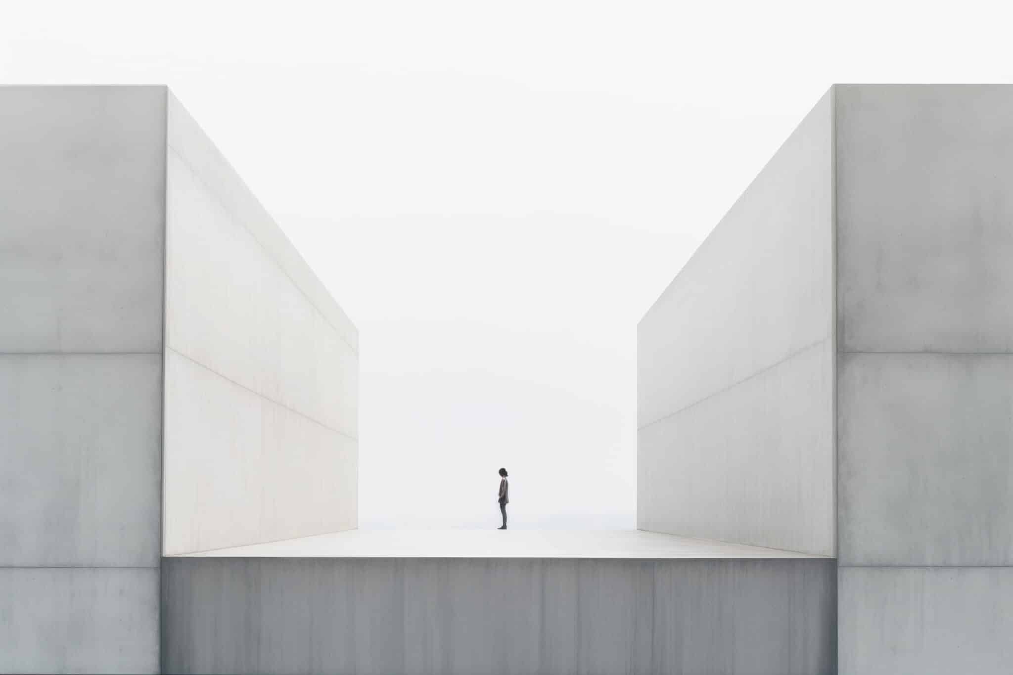 Extreme Minimalism: 3 Lessons Learned - New Trader U