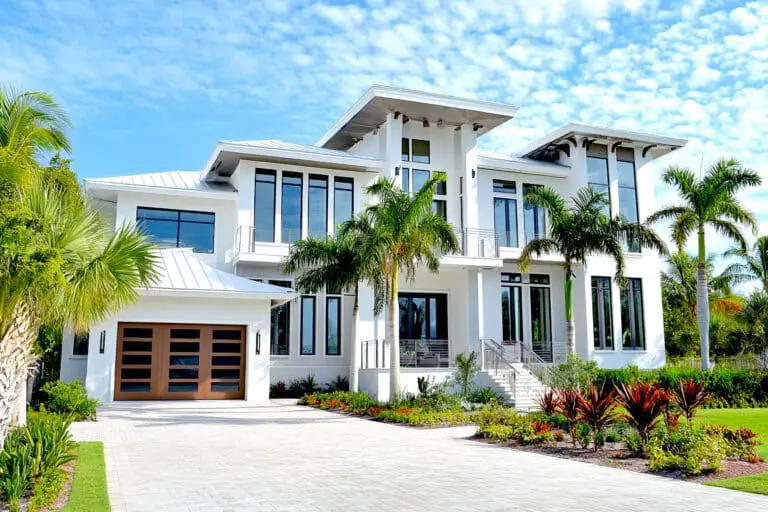 Top 10 Richest Families in the World 2025 (Wealthiest Families 2025) - New Trader U