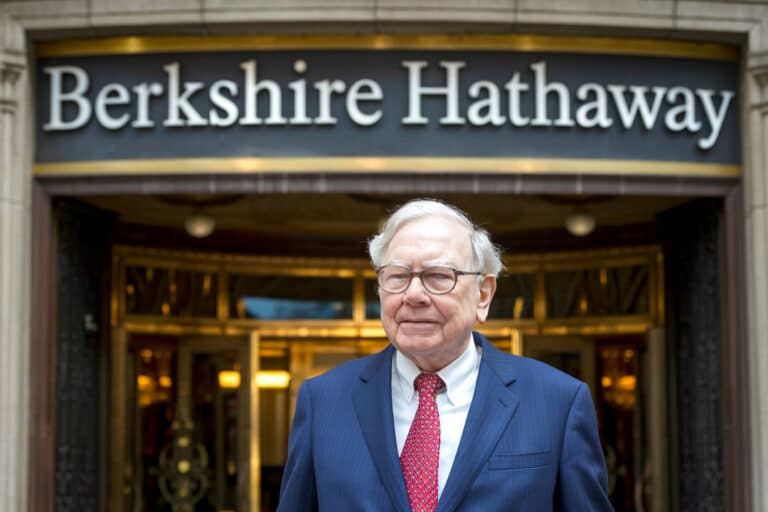 Why Warren Buffett Focuses on Value Instead of Trends - New Trader U