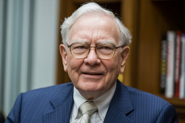 5 Things the Middle Class Can Buy To Be Wealthier, According To Warren ...